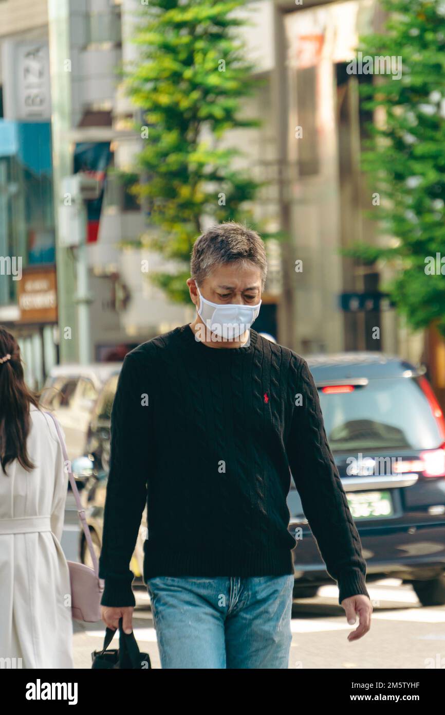 Man in mask in the streets of Ginza Stock Photo - Alamy