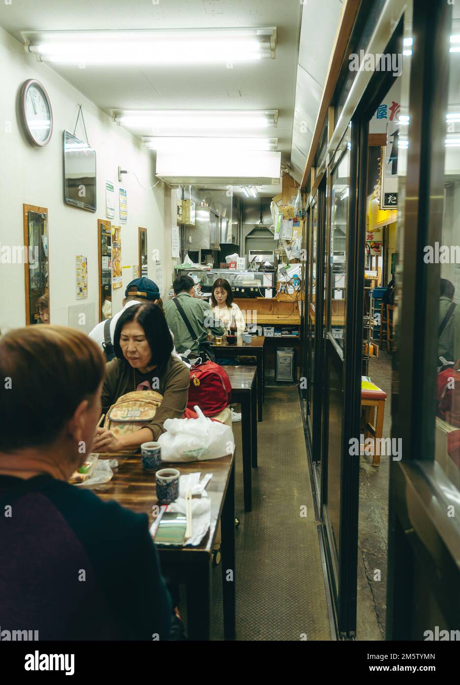 People dining in a typical cramped restaurant in Tsukiji Market Stock ...