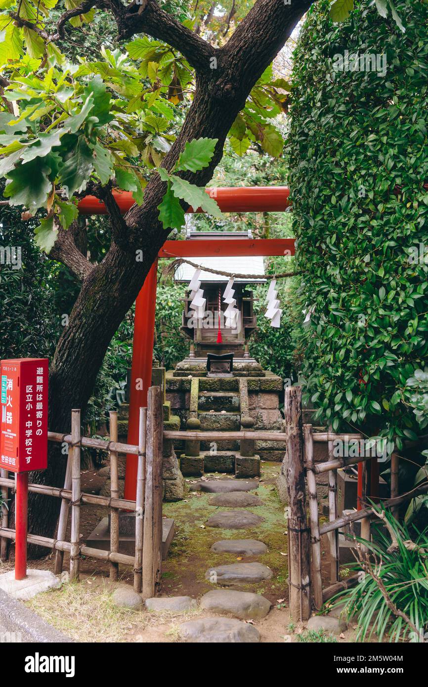 Shinto shrine arch hi-res stock photography and images - Alamy