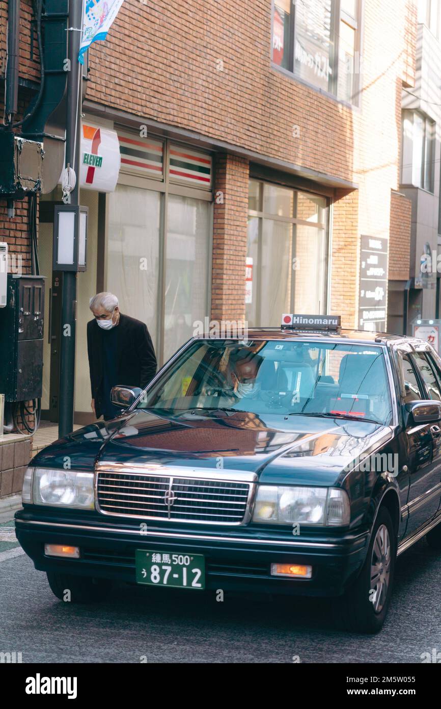 Taxi driver in mask hi-res stock photography and images - Alamy