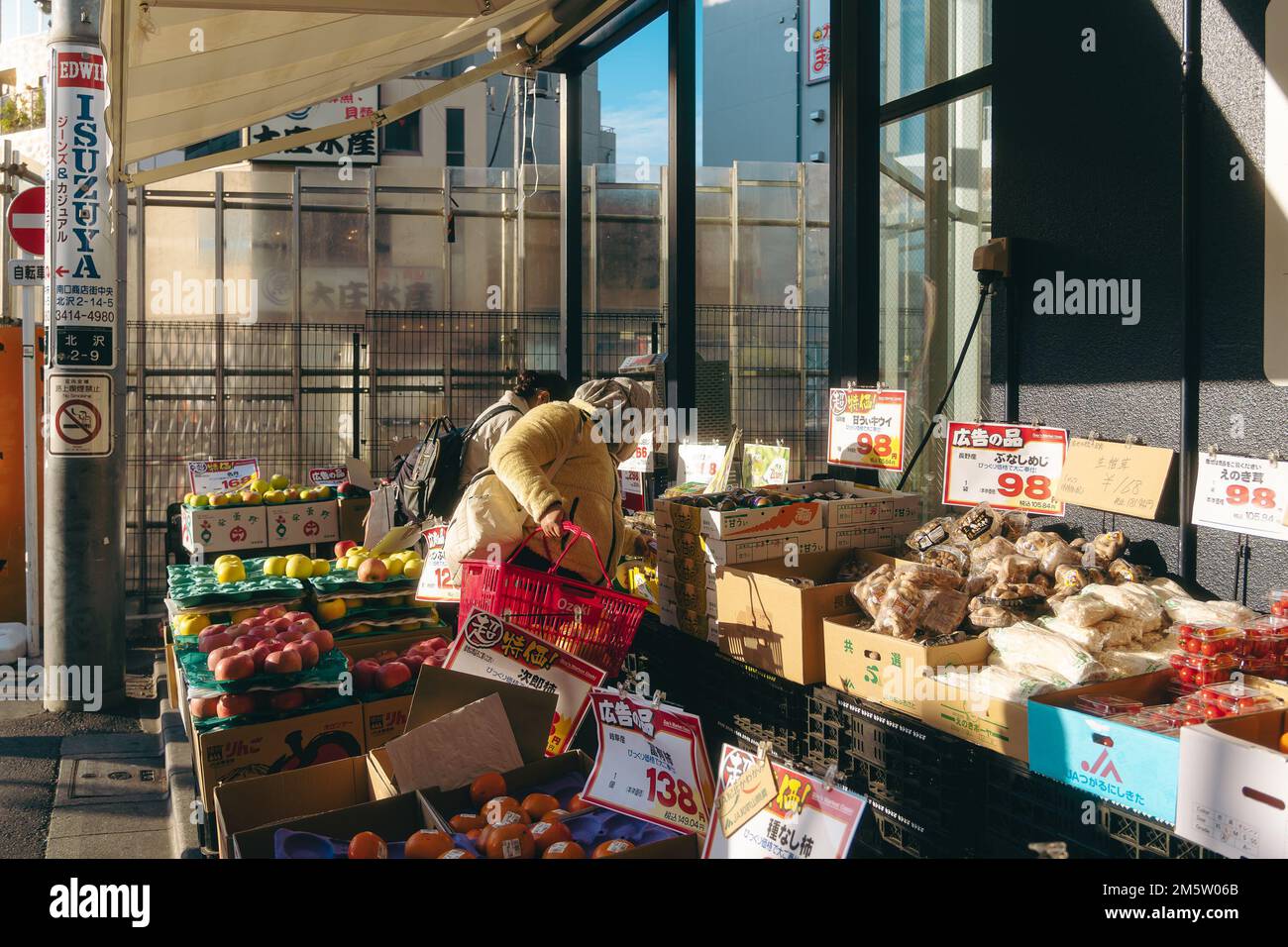 Shoppers browsing for groceries in a market Stock Photo - Alamy