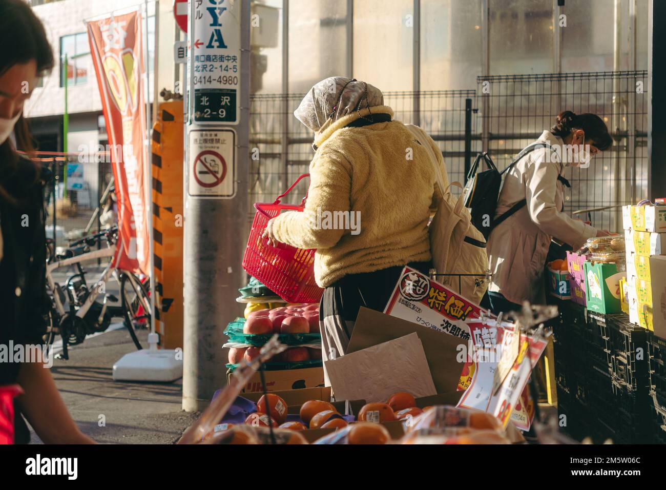 Shoppers browsing for groceries in a market Stock Photo - Alamy