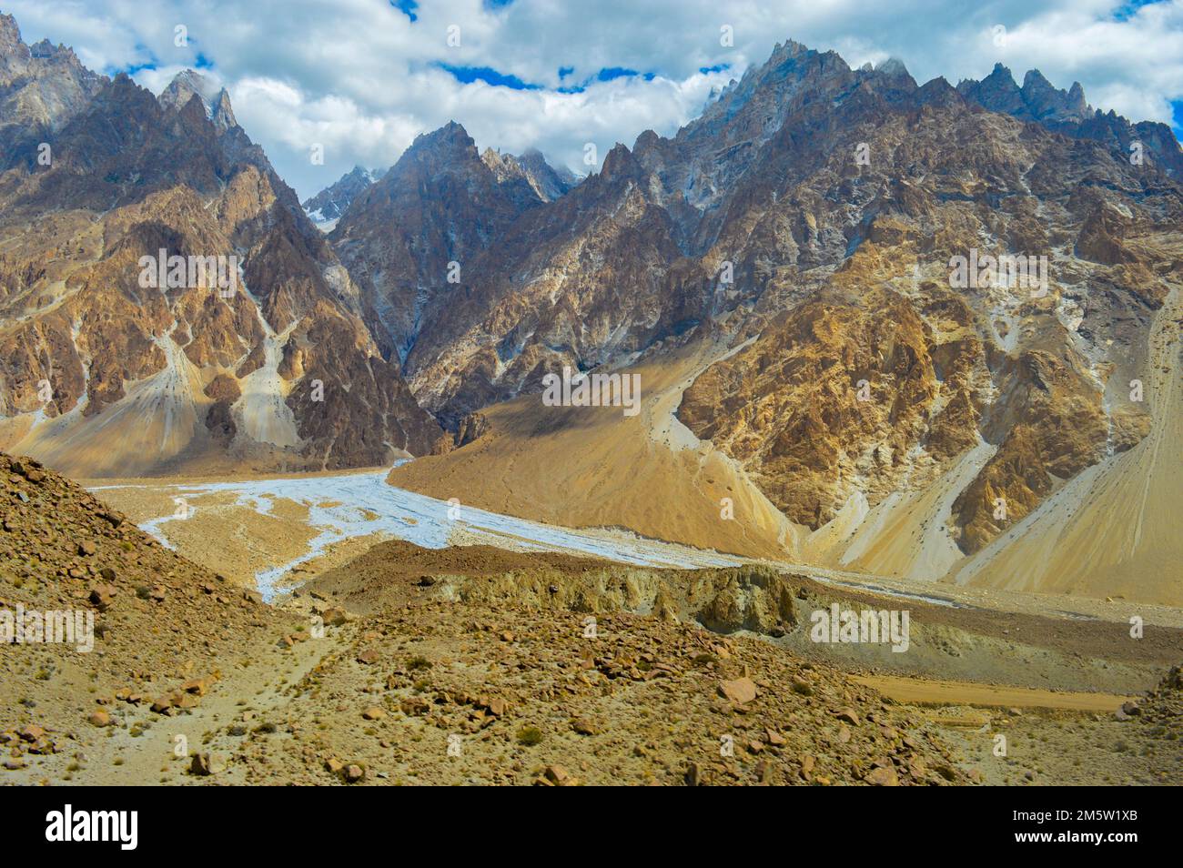 Pointy landscape hi-res stock photography and images - Alamy