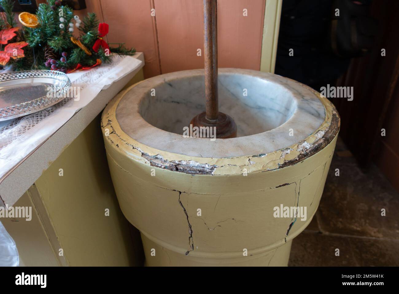 Ightam mote, large marble pestle and mortar, Kent, uk Stock Photo - Alamy