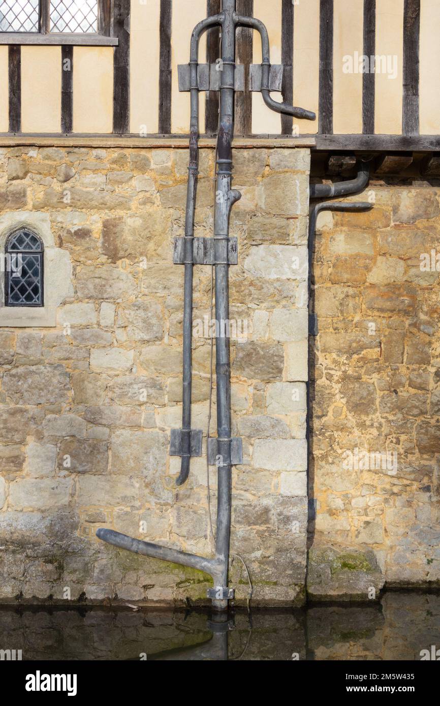 Lead drainage hi-res stock photography and images - Alamy