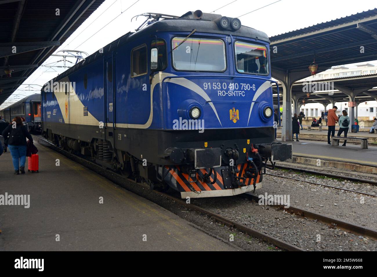 |Romanian state railways class 47 electric locomotive at Gare Du Nord ...