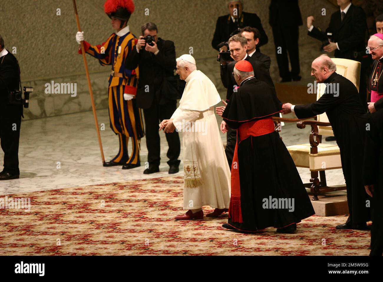 Holiness pope emeritus benedict xvi hi-res stock photography and images ...