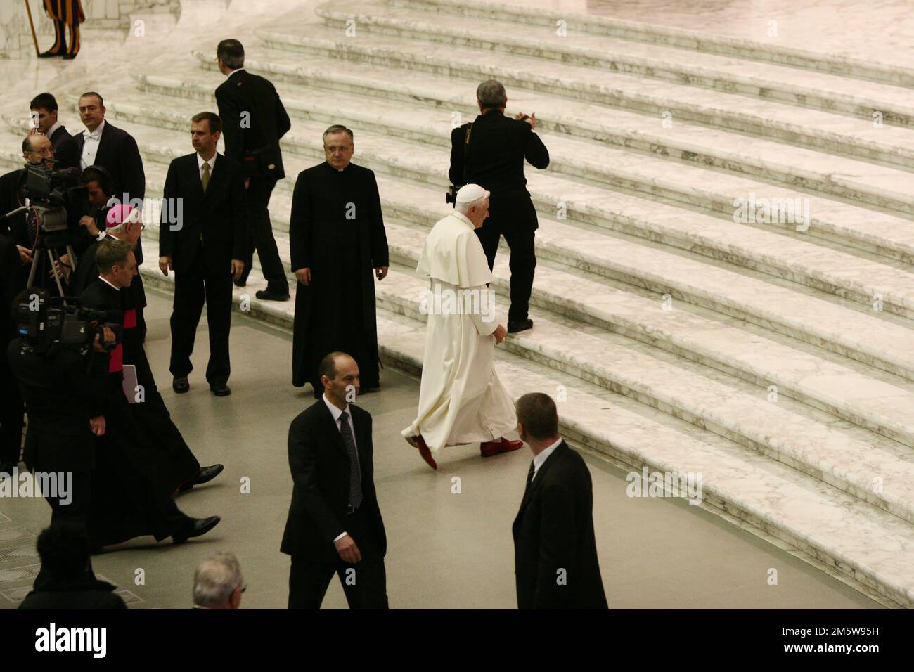Holiness pope emeritus benedict xvi hi-res stock photography and images ...