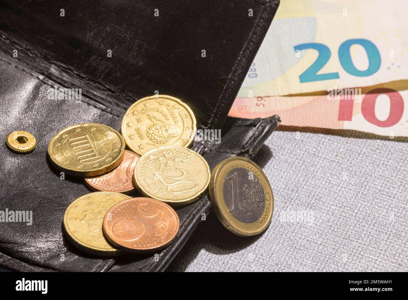 Wallet with coins and notes, euro, Germany Stock Photo - Alamy