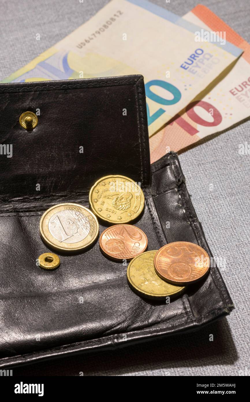 Wallet with coins and notes, euro, Germany Stock Photo - Alamy