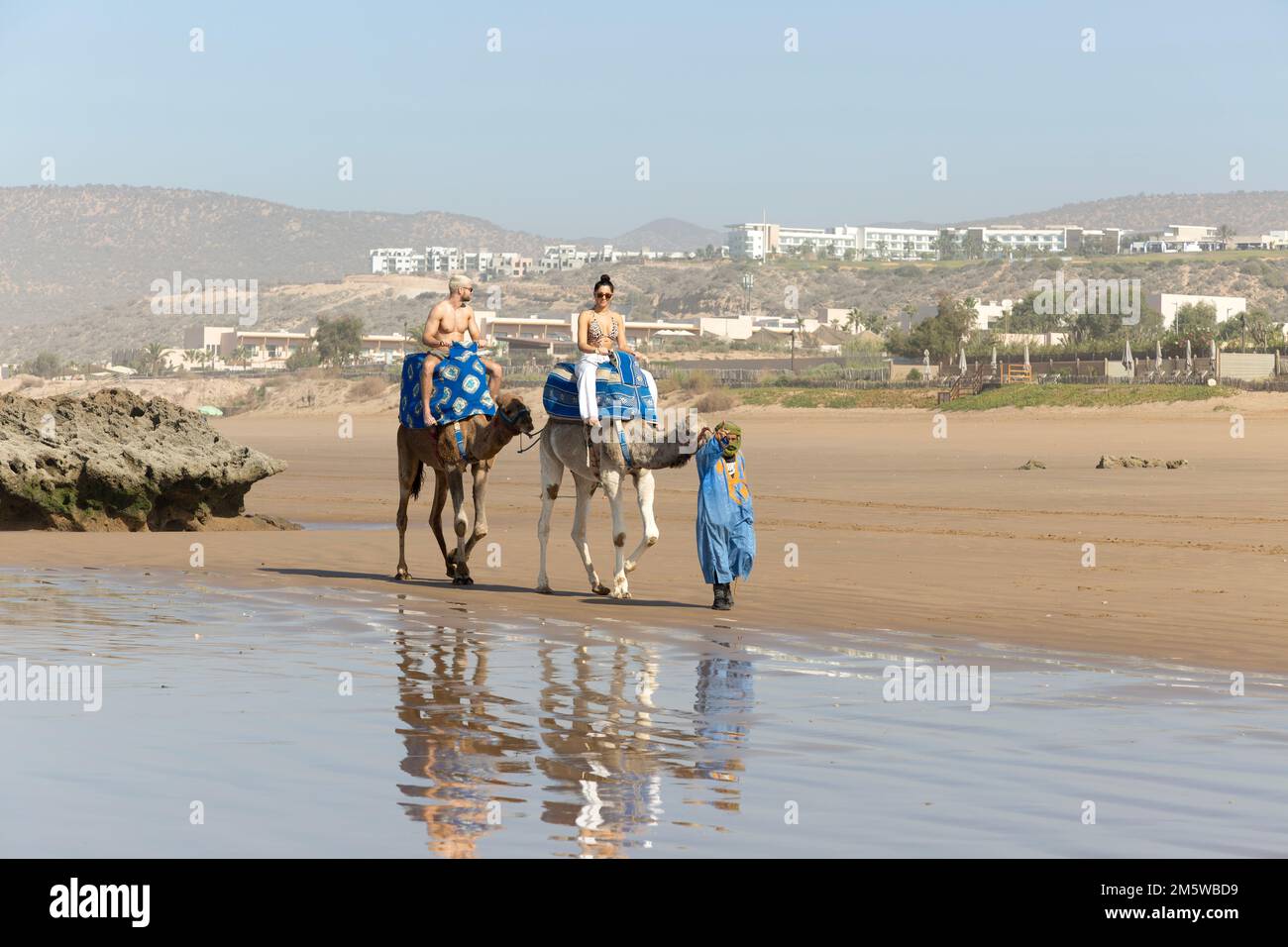 People riding camels hi-res stock photography and images - Alamy