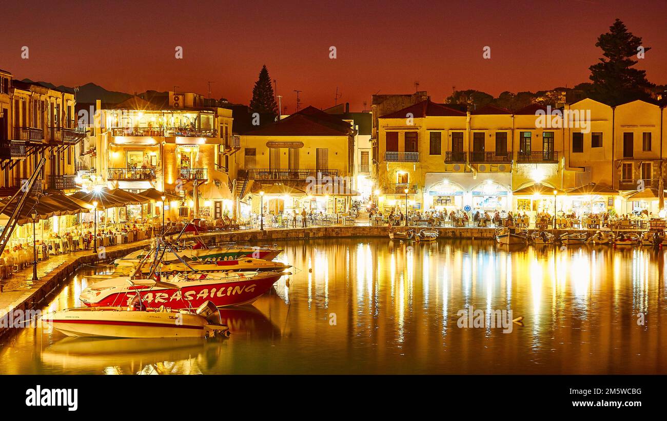 Venetian harbour, dusk, night shots, water reflection, red sky ...