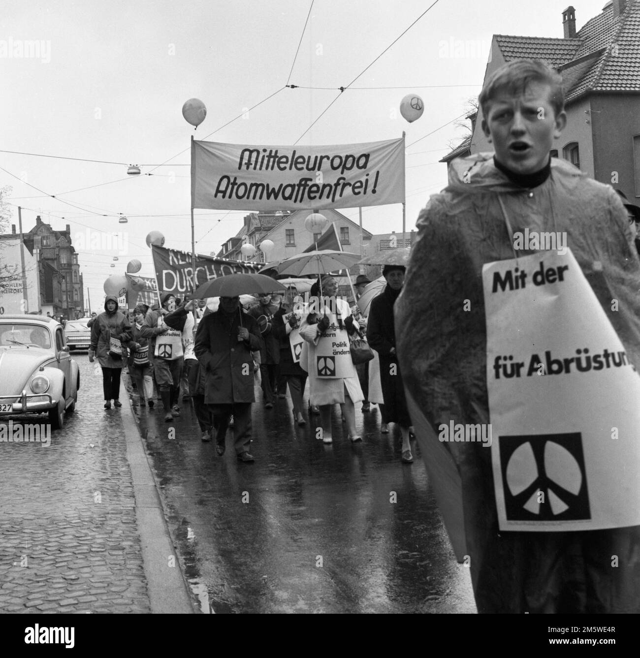 The Easter march of the opponents of nuclear weapons, here in the Ruhr ...