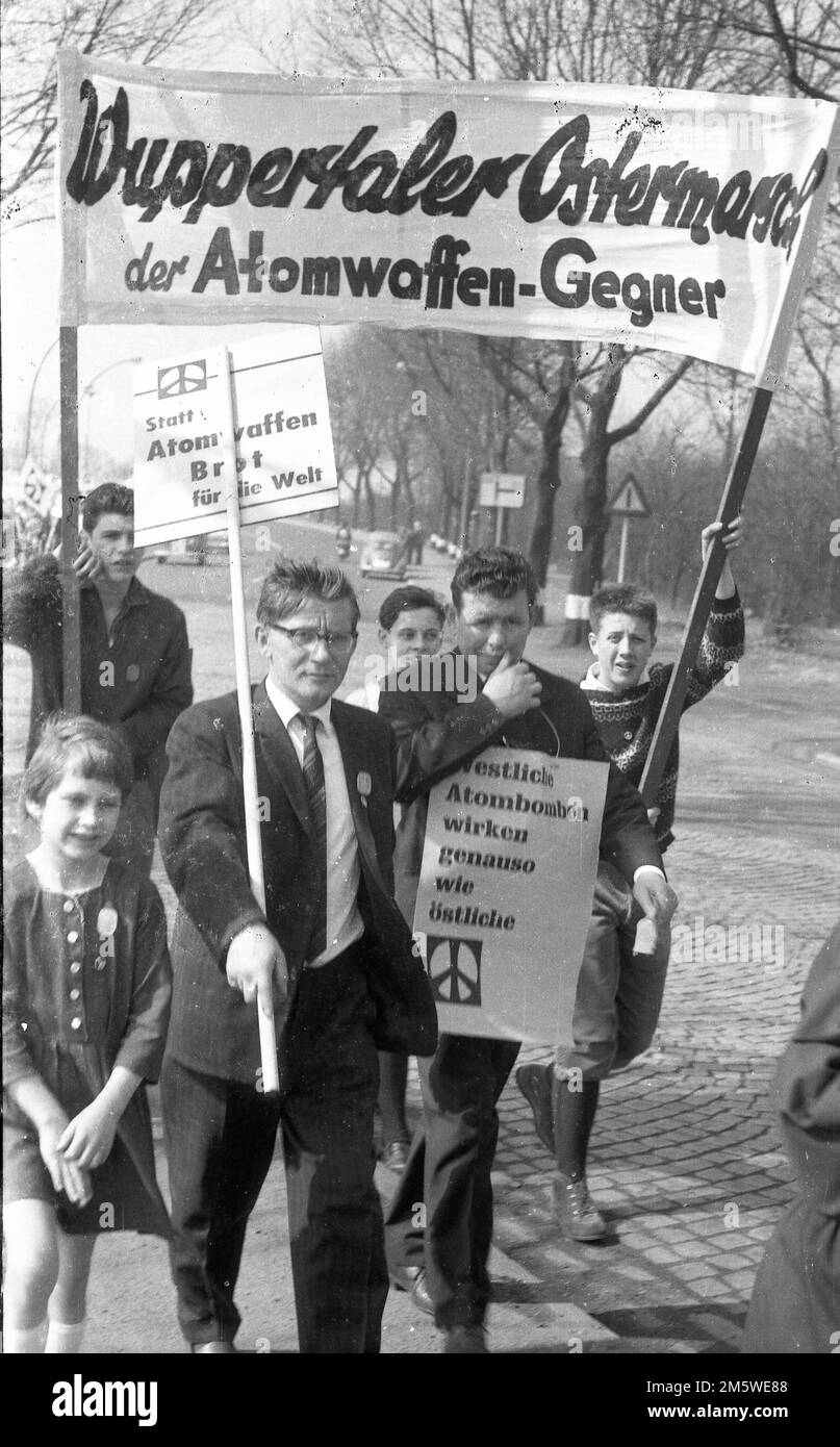 The 1962 Easter march, here the Easter march Ruhr 62 on 21. 4. 1962 ...