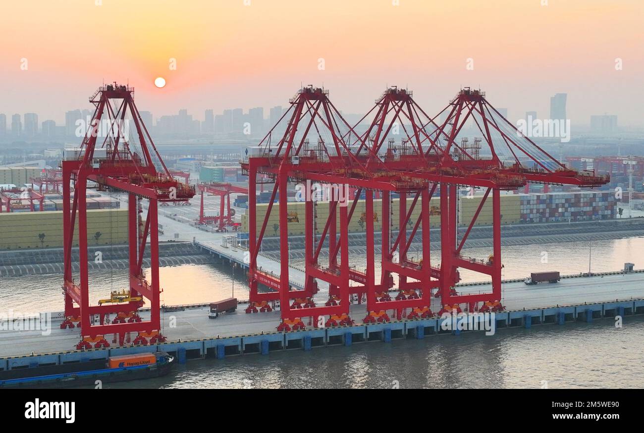 Aerial port operation hi-res stock photography and images - Alamy