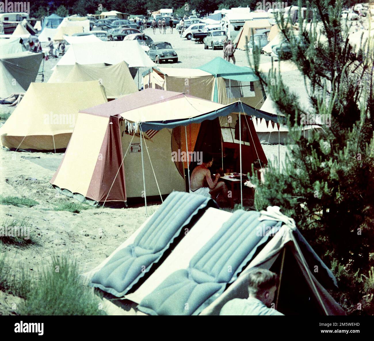 Bathers at Lake Garbsen near Hanover in the summer of 1959. Camping at ...