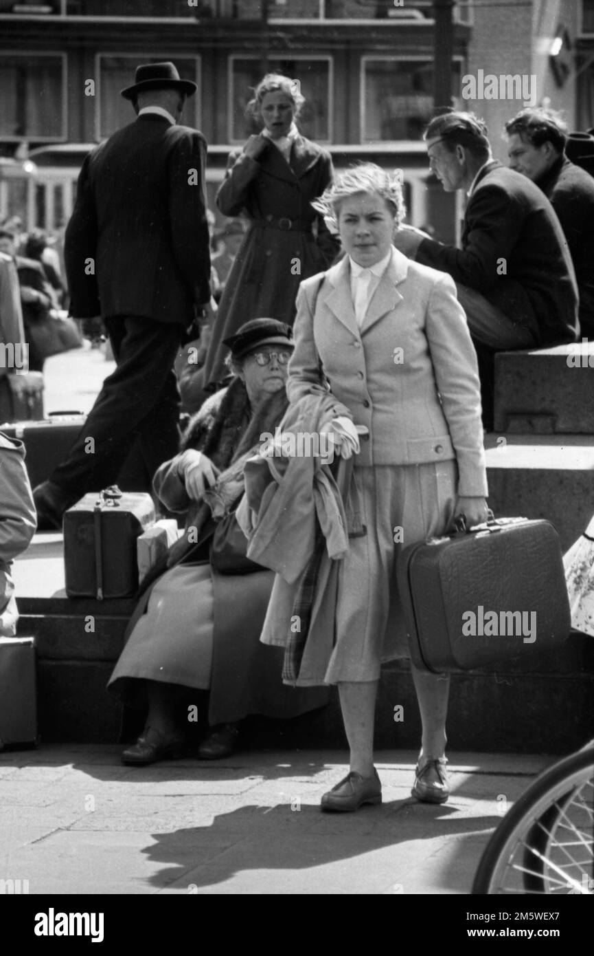 The city of Hanover and the state of Lower Saxony in the 1950s and ...