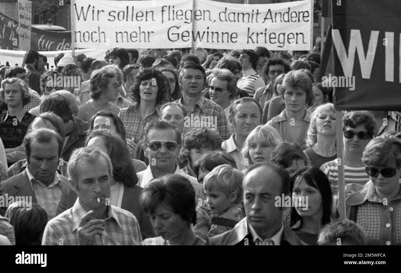 About 6000 workers and employees and their families of Siemens ...