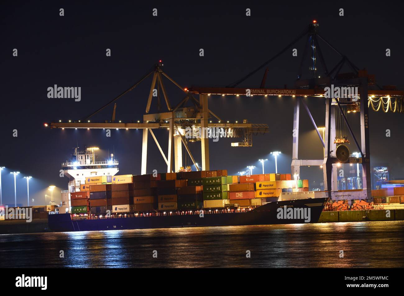 Container harbour at night hi-res stock photography and images - Alamy