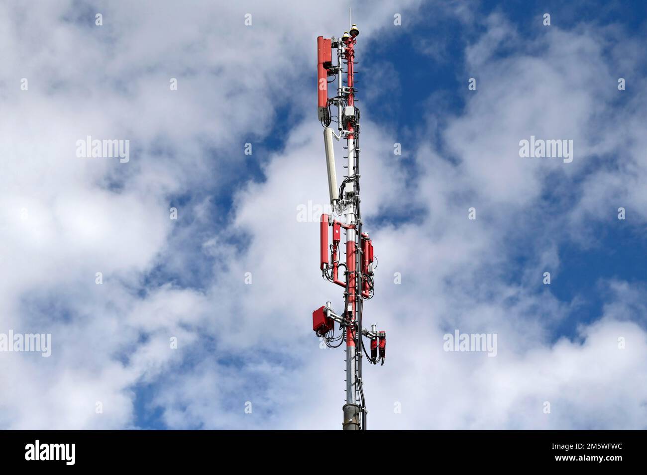 Mobile phone antenna 5G Stock Photo - Alamy