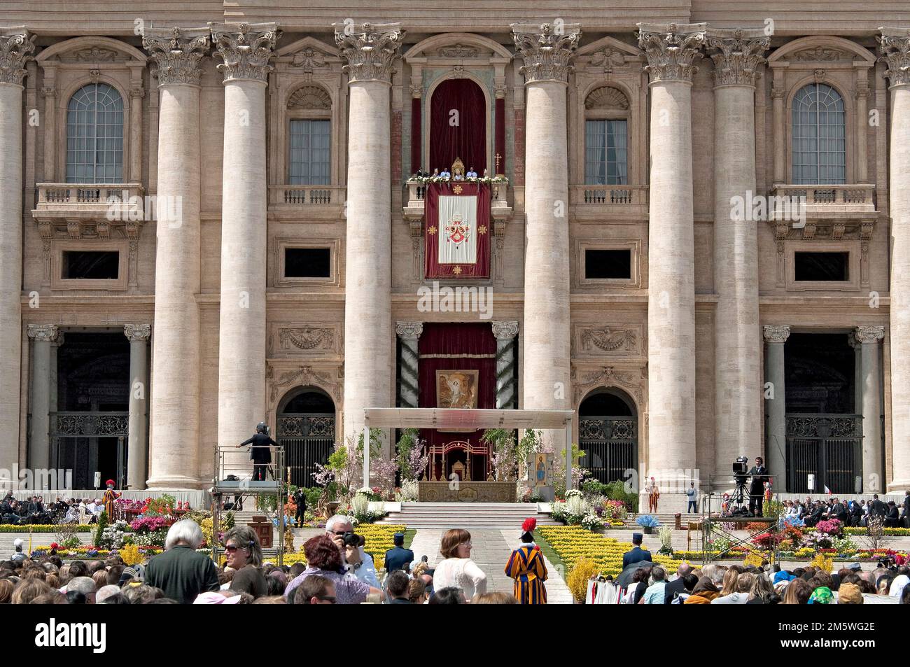 St. Peter's Basilica with Pope Benedict XVI for Easter Mass and Papal ...
