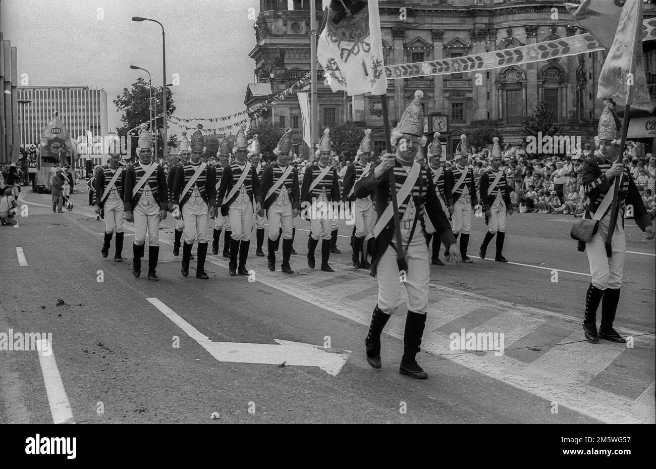 GDR, Berlin, 04. 07. 1987, parade for the 750th anniversary of Berlin ...