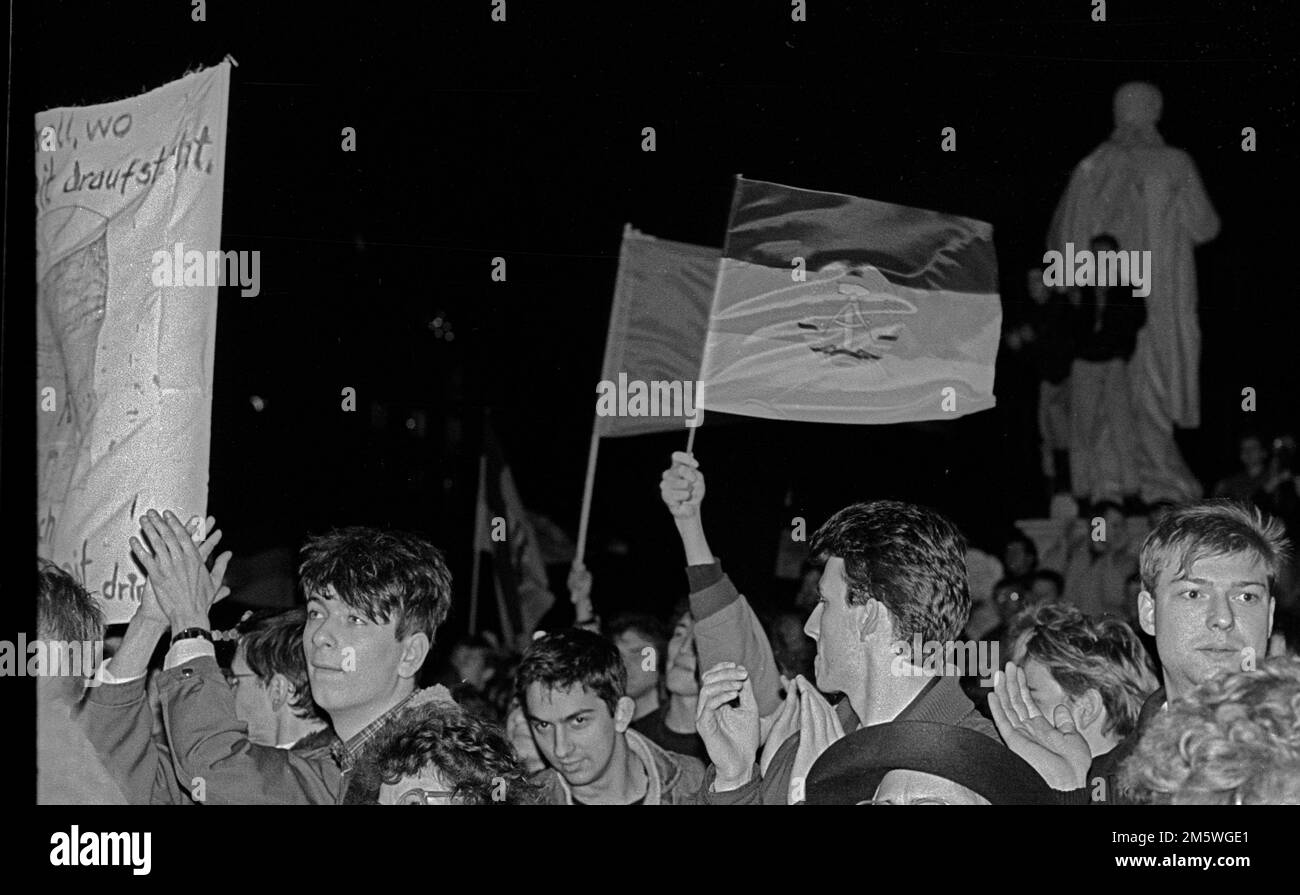 French flag demonstration violence on hi-res stock photography and ...