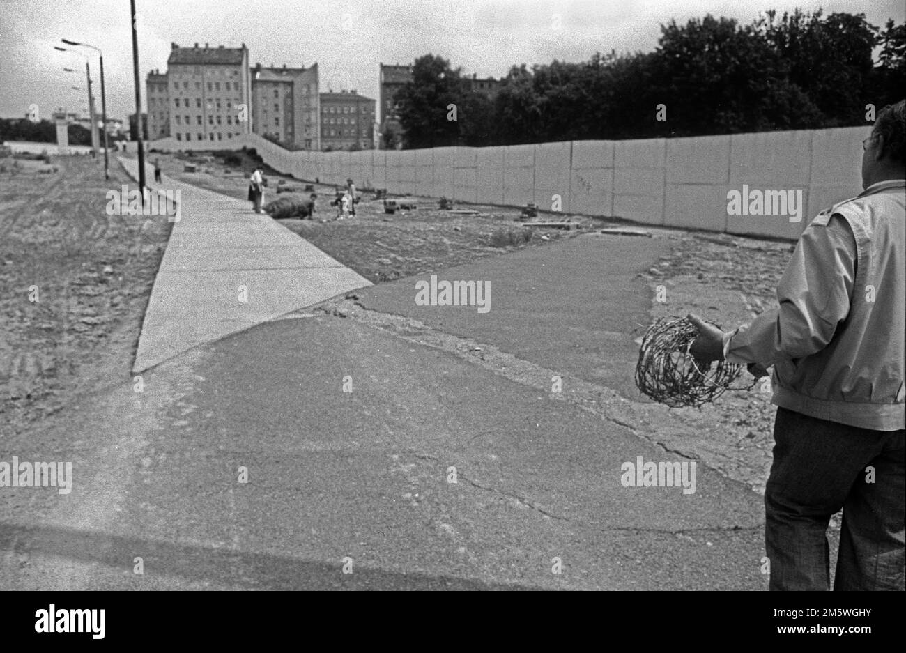 GDR, Berlin, 13 June 1990, demolition of the Wall on Bernauer Strasse ...