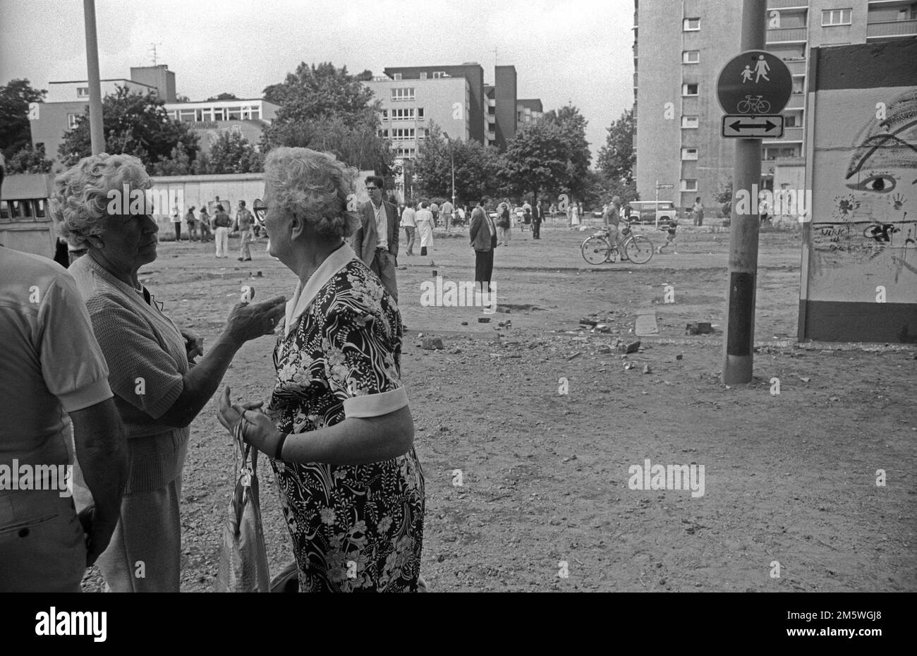 GDR, Berlin, 13 June 1990, demolition of the Wall on the historic ...