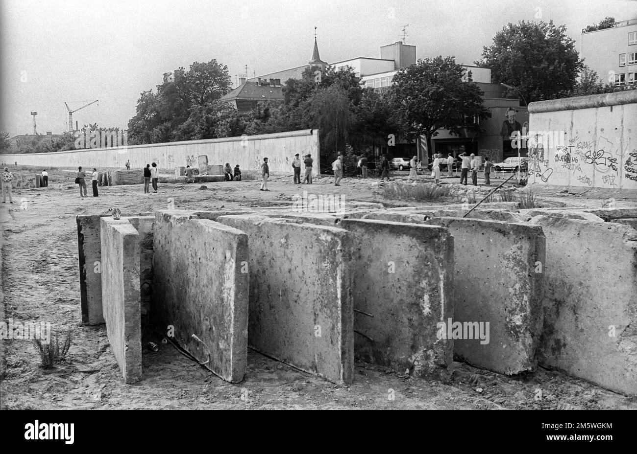 GDR, Berlin, 13 June 1990, demolition of the Wall on the historic ...