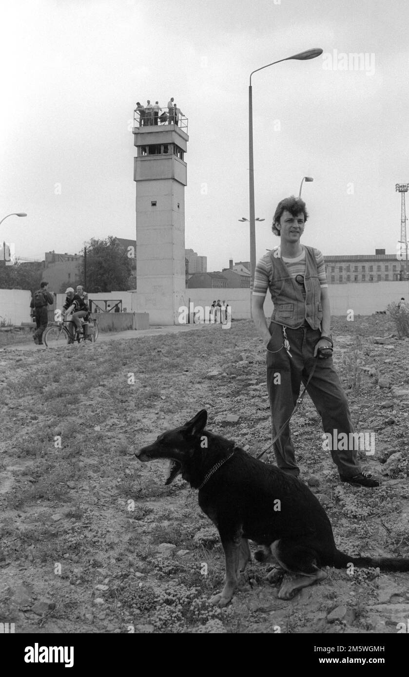 GDR, Berlin, 13 June 1990, Wall at the historic Bernauer Strasse (North ...