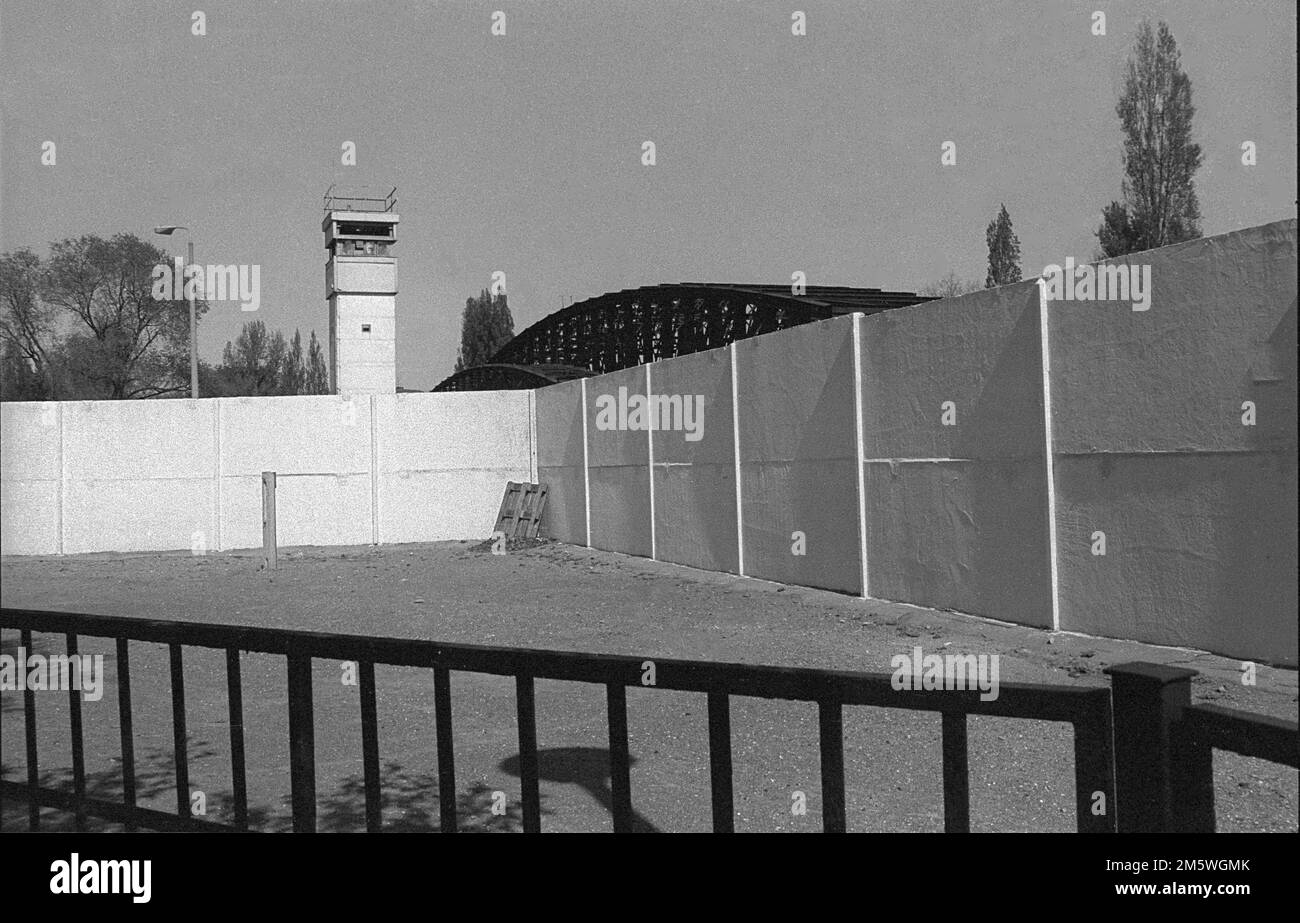 GDR, Berlin, 05. 04. 1990, Wall and watchtower at the Berlin cemetery ...