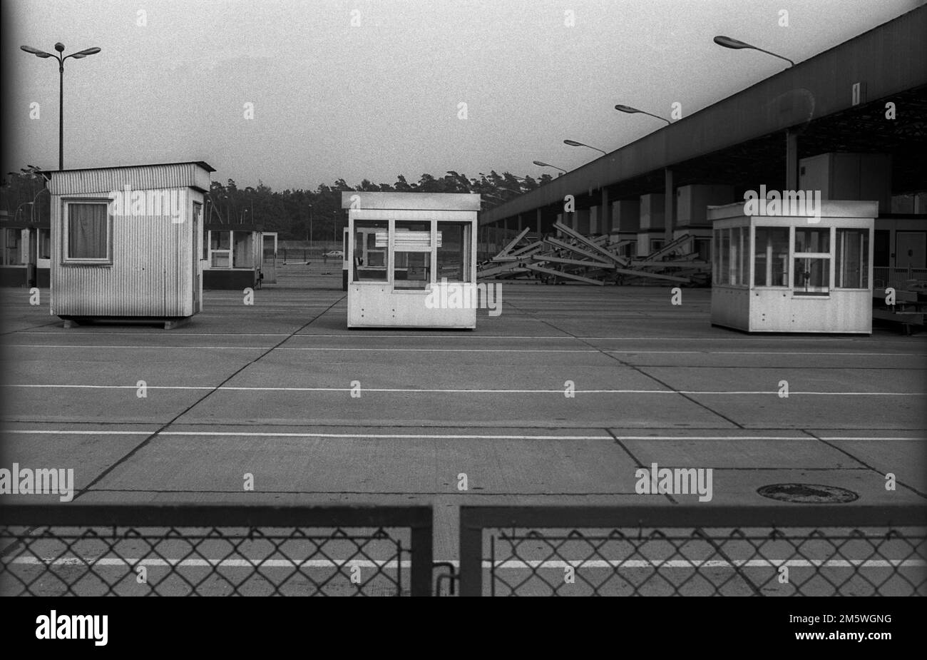 GDR, Berlin, 24 August 1990, check-in building of the former Dreilinden ...