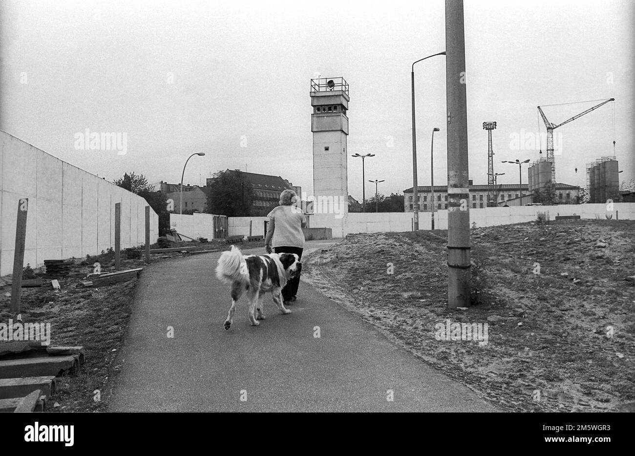 GDR, Berlin, 07. 06. 1990, Wall at the historic Bernauer Strasse ...