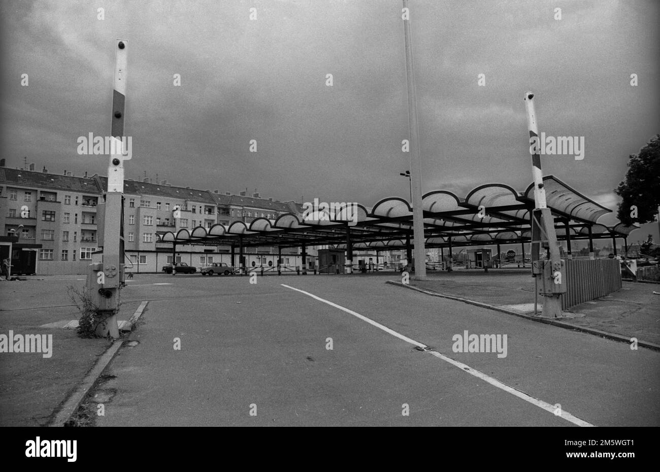 GDR, Berlin, 23. 08. 1990, check-in building of the former Bornholmer ...