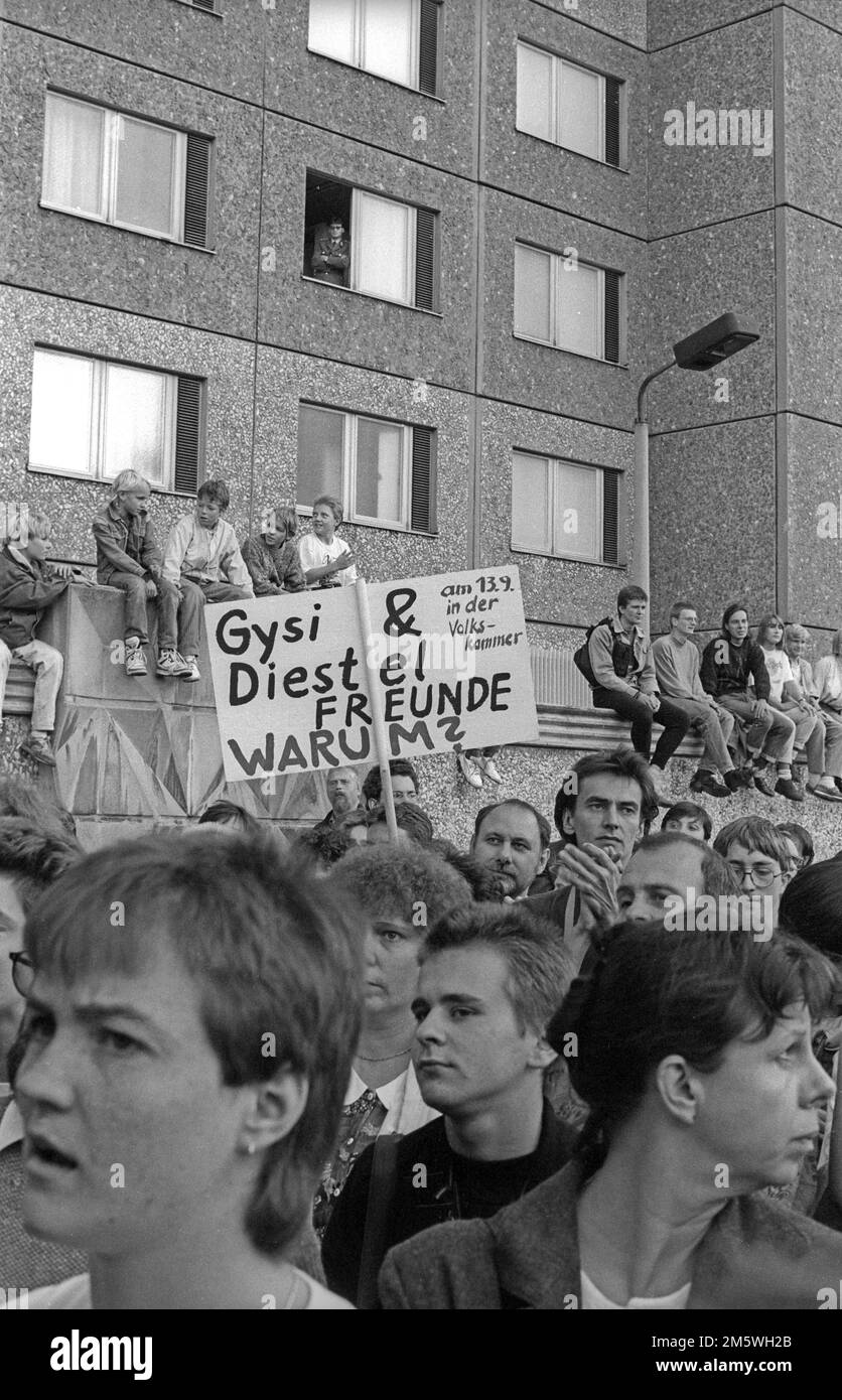Germany, Berlin, 16. 09. 1990, occupation of the Stasi, headquarters in ...