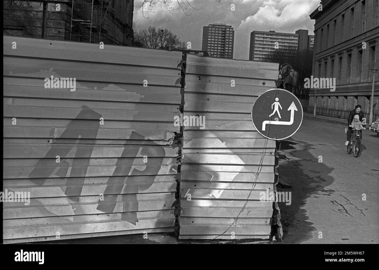 GDR, Berlin, 25. 03. 1989, artistically designed building fence, with ...