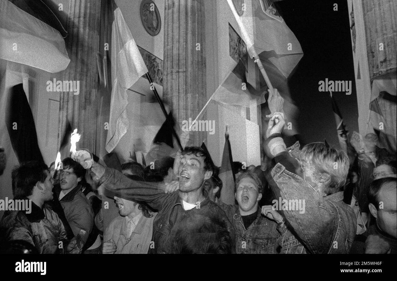 GDR, Berlin, 02. 10. 1990, celebration of reunification on the evening ...