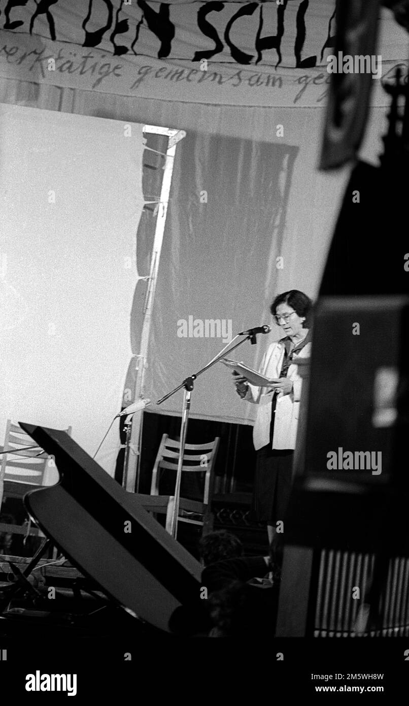 Peaceful revolution berlin 1989 hi-res stock photography and images - Alamy