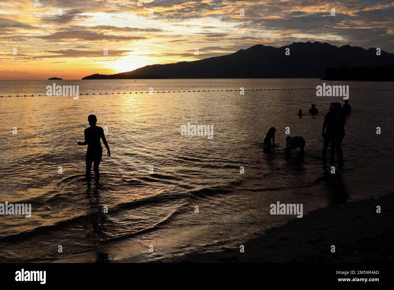 Manila, Philippines. 31st Dec, 2022. People enjoy the beach during the ...