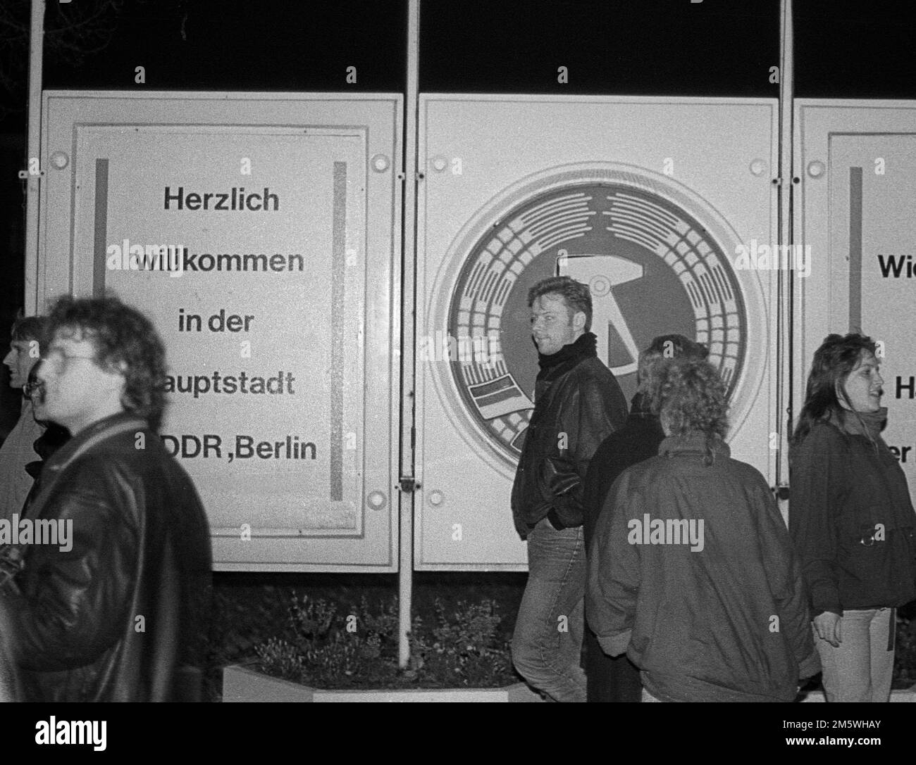 GDR, Berlin, 09. 11. 1989, opening of the Berlin Wall, Bornholmer ...