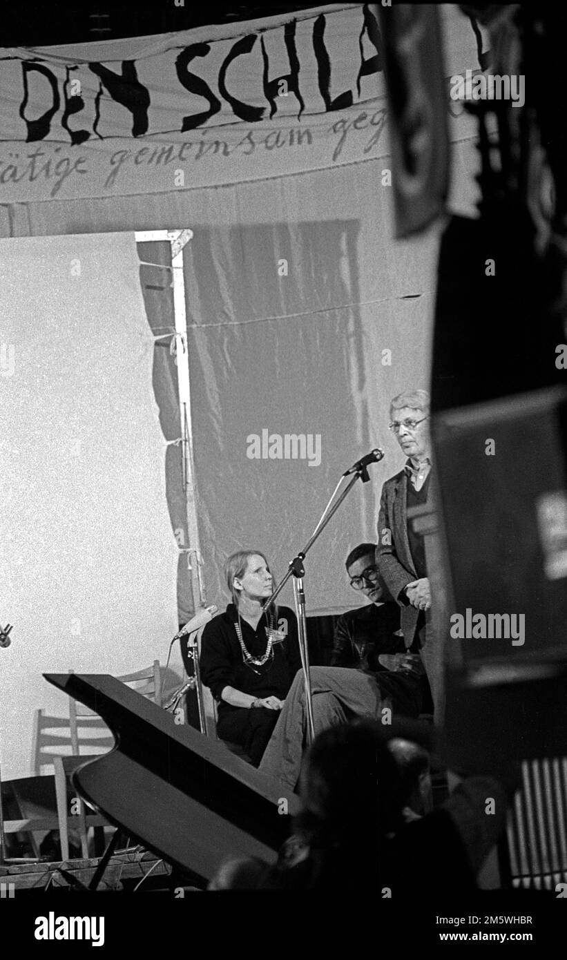 GDR, Berlin, 21 October 1989, Manifestation of Berlin Art Workers ...
