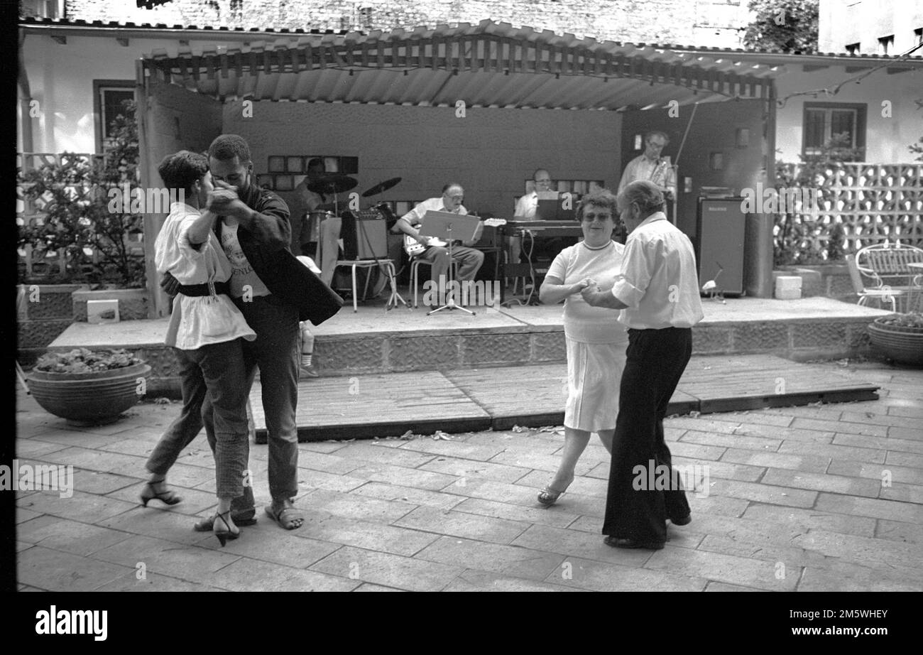 GDR, Berlin, 07. 07. 1986, Tanz im Prater (beer garden), Kleine Buehne ...