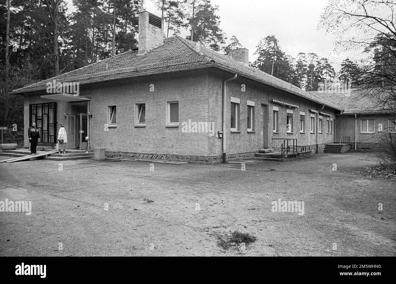 GDR, Bernau, 29. 01. 1990, Waldsiedlung, former government housing ...