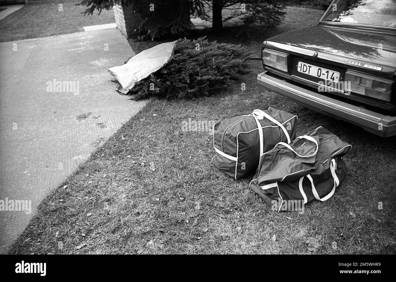 GDR, Bernau, 29. 01. 1990, Waldsiedlung, former government housing ...
