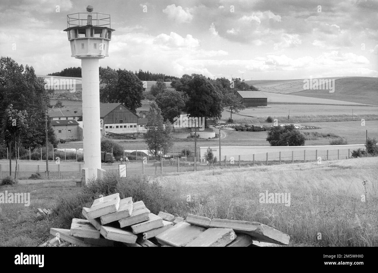 Germany, Moedlareuth, 18. 08. 1991, watchtower, wall, in the former ...