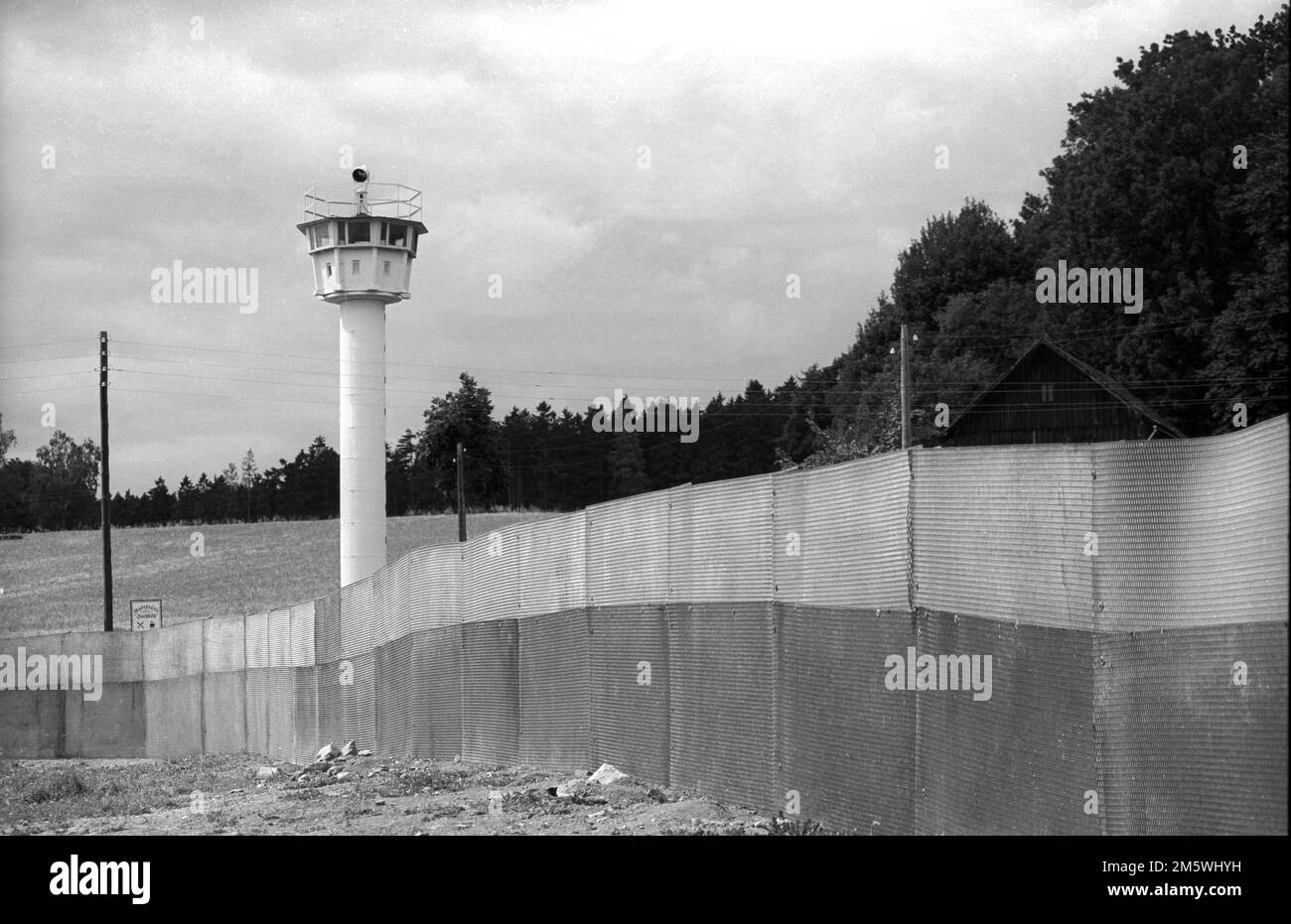 Germany, Moedlareuth, 18. 08. 1991, watchtower, wall, in the former ...