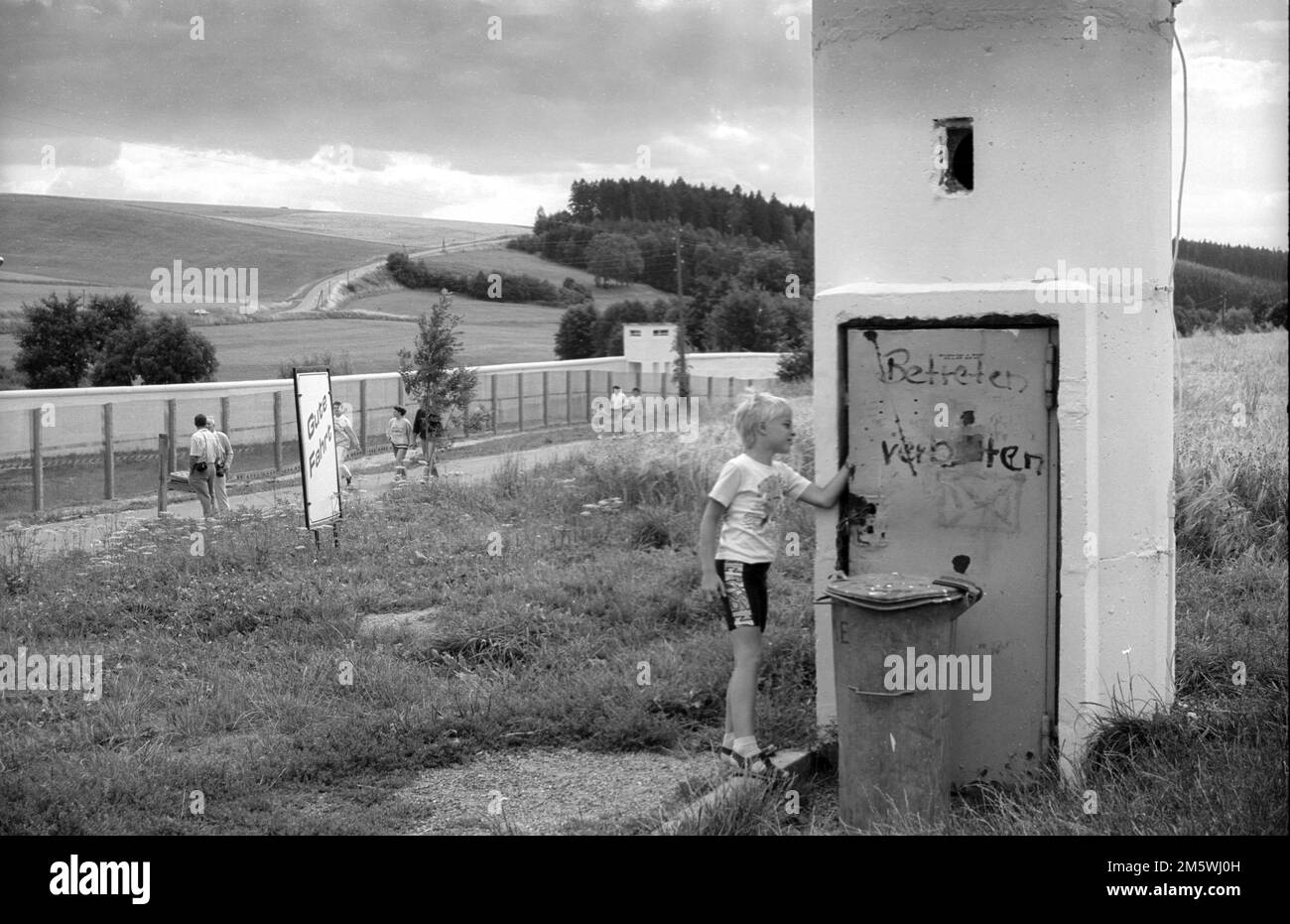 Germany, Moedlareuth, 18. 08. 1991, watchtower, wall, in the former ...
