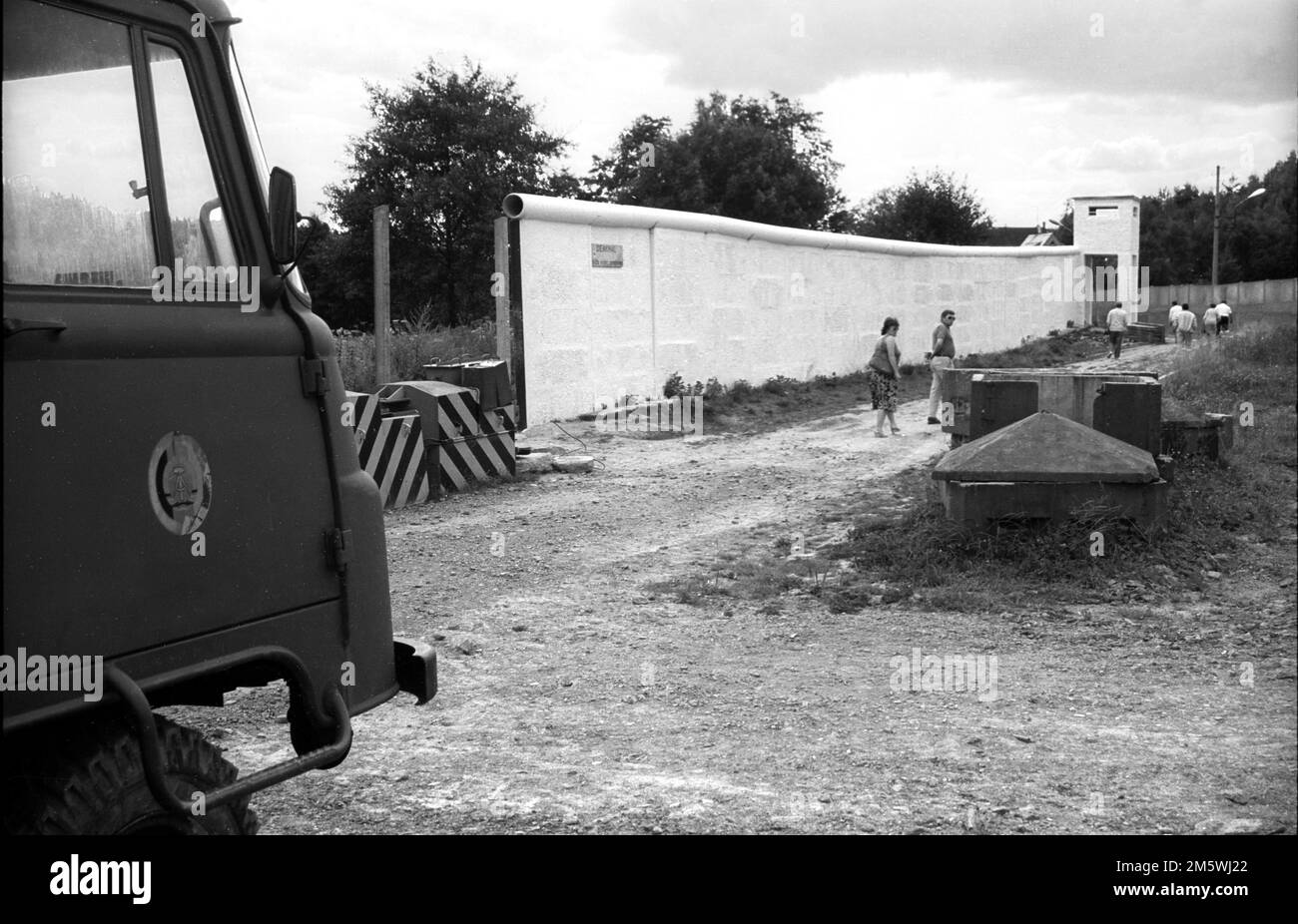 Germany, Moedlareuth, 18. 08. 1991, watchtower, wall, army vehicle, in ...