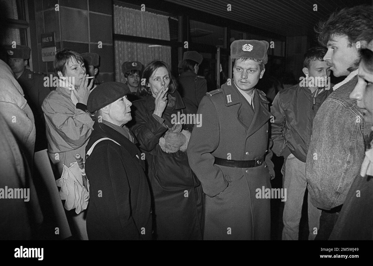 GDR, Berlin, 15. 01. 1990, occupation of the Stasi headquarters in ...